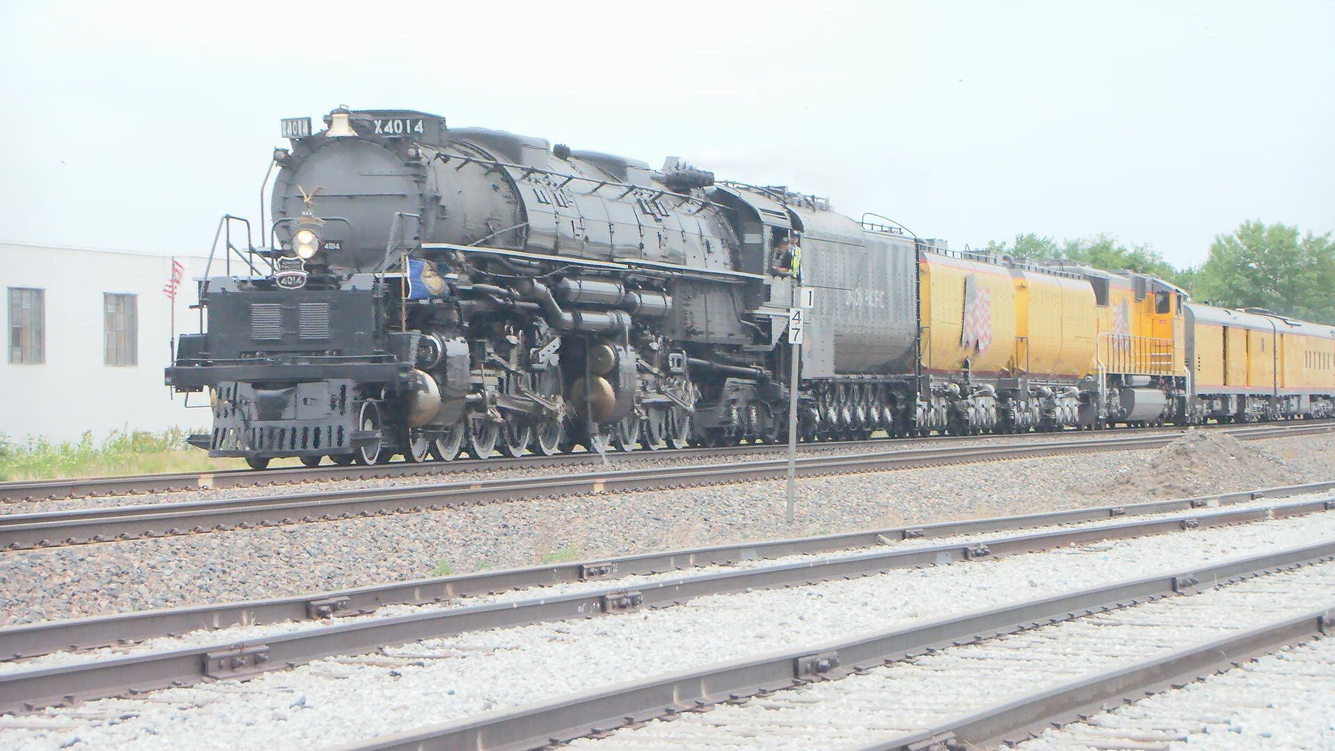 Big Boy locomotive draws crowds in Grand Island, Kearney