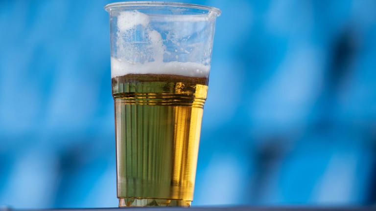 „Das Bier muss aus der Region kommen“: Bud statt Beck’s – VfL-Fans sauer