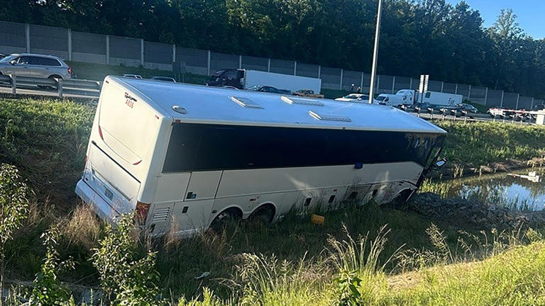 Bus driver charged with manslaughter in massive crash that killed 5 on I-95