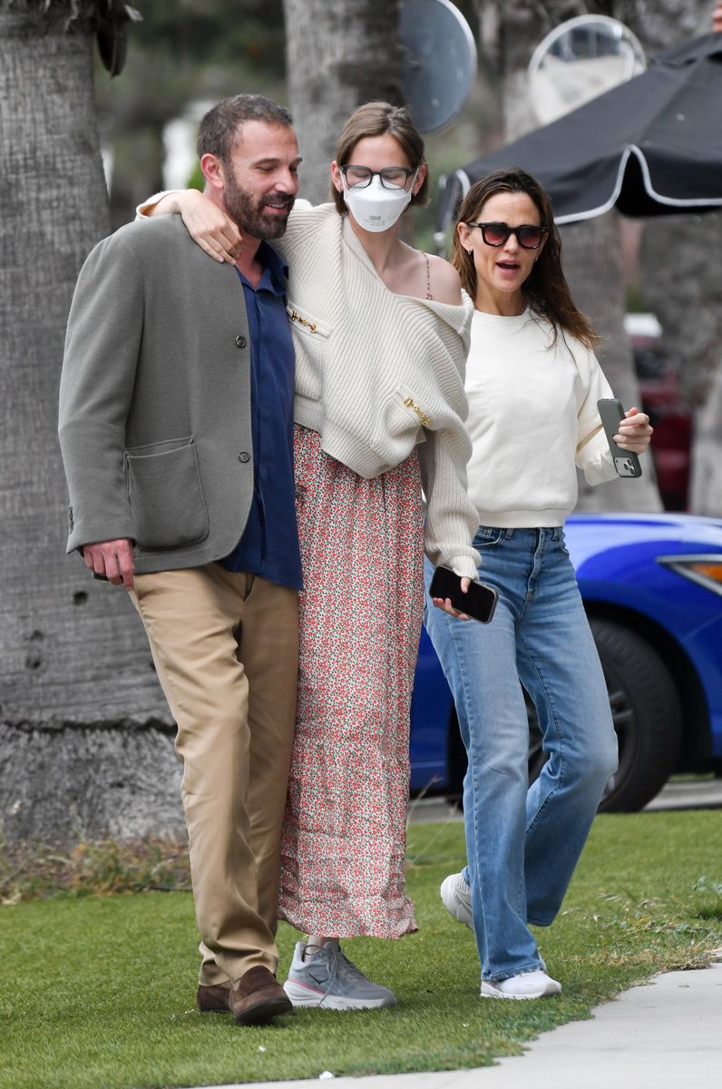 Ben Affleck and Jennifer Garner rush 20-year-old daughter Violet to the ...