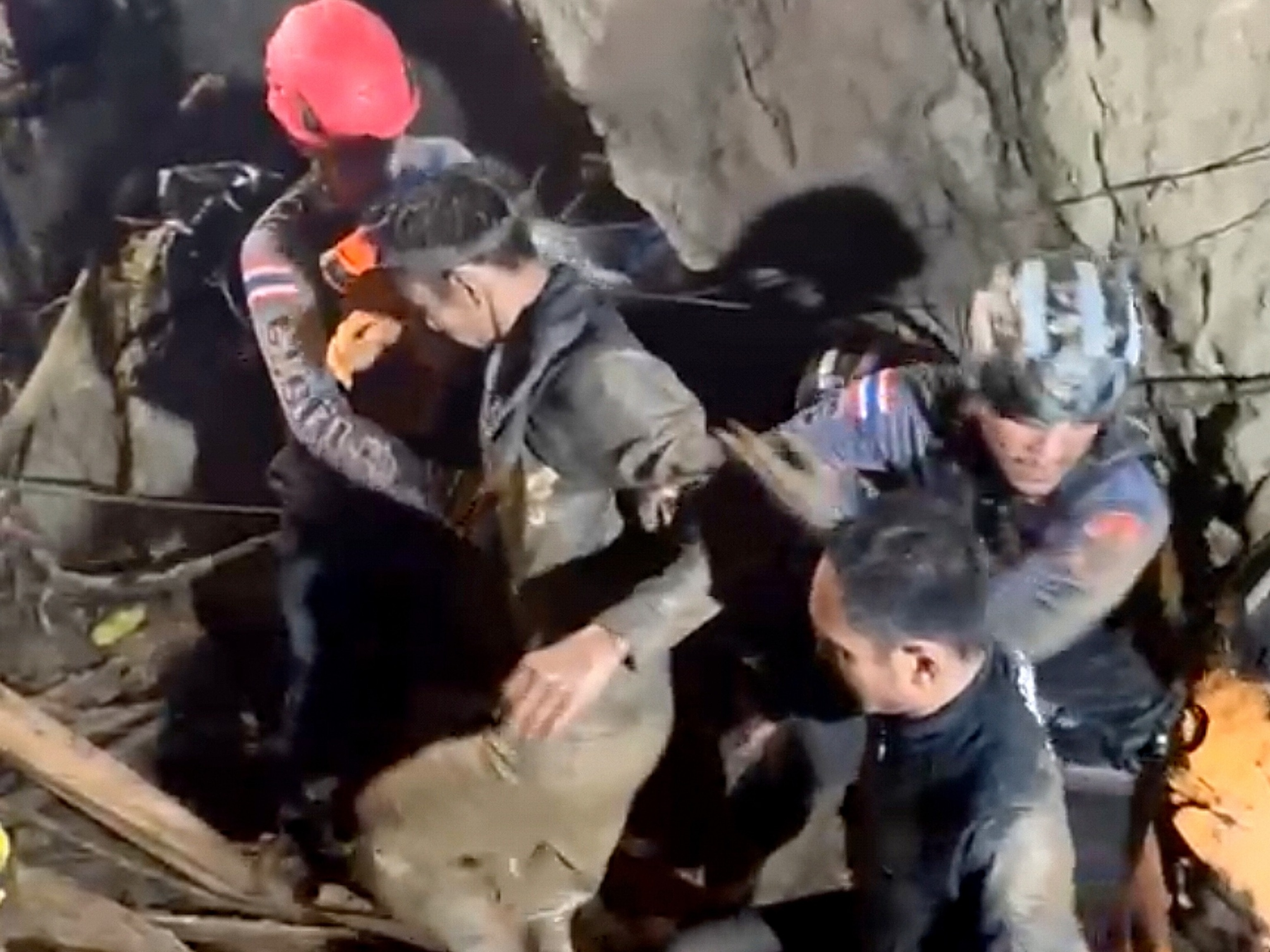 5 miners rescued from Laos cave, 2 still missing