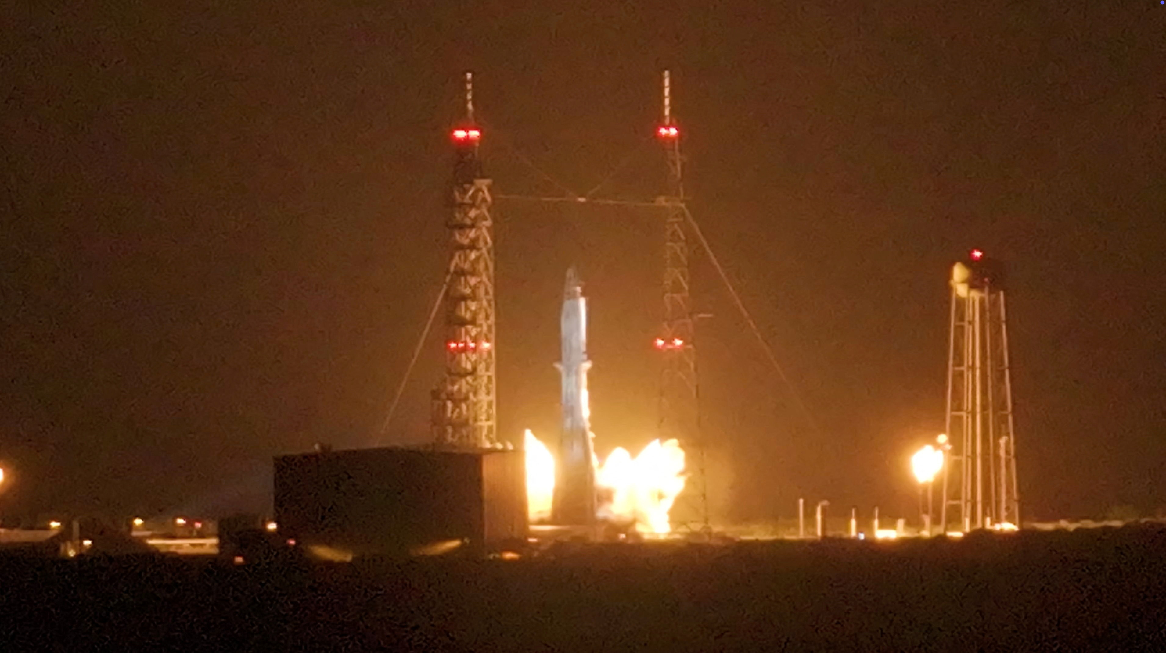 Blue Origin's New Glenn rocket exploded in a huge fireball during a ...