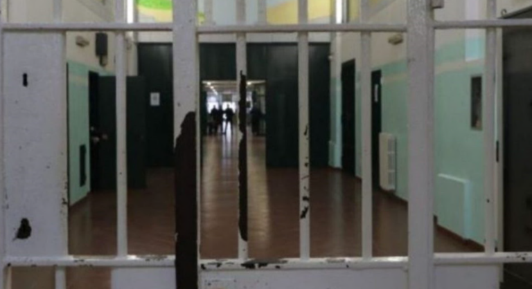 Tentato omicidio, sim illegali in cella e una rete di controllo dal ...
