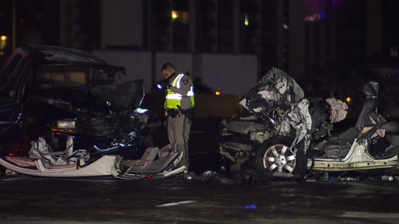 Breaking: 2 dead in early morning crash on I-5