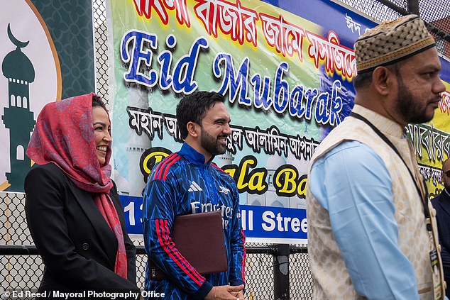 Muslim men seen talking over hijab-clad AOC and ignoring her as she ...