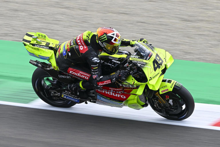 MotoGP Italia 2026: Di Giannantonio lidera la práctica interrumpida por ...