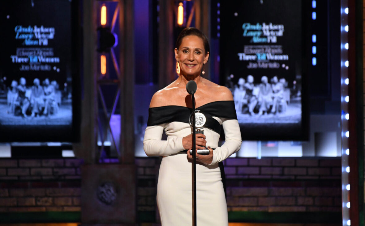 Laurie Metcalf recalls generous gift from Bruce Willis