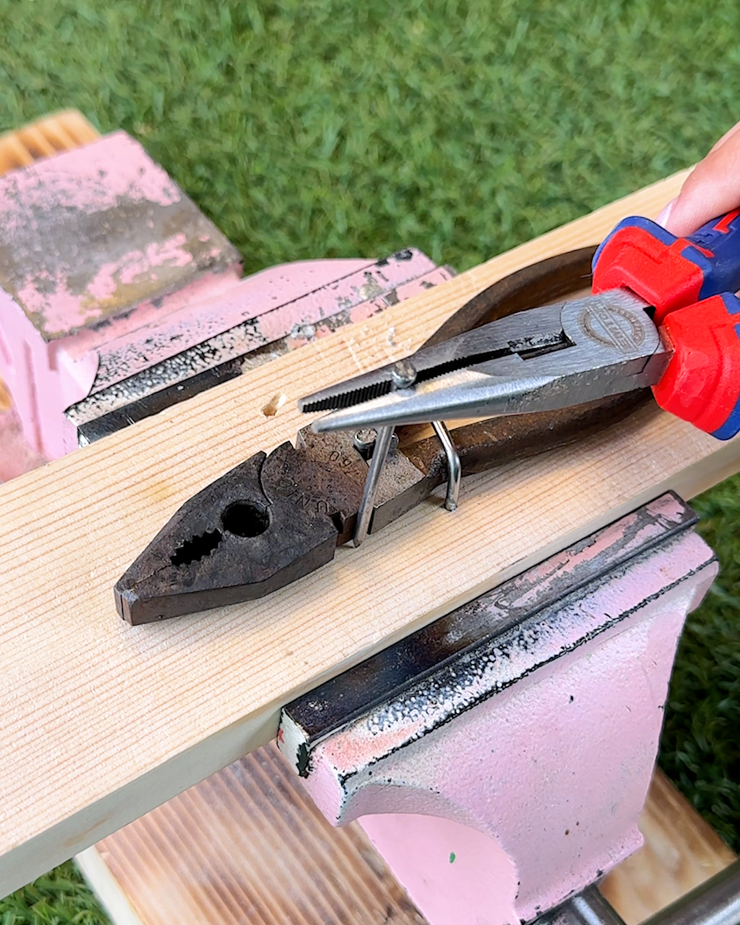 Restoration of an old rusty pliers
