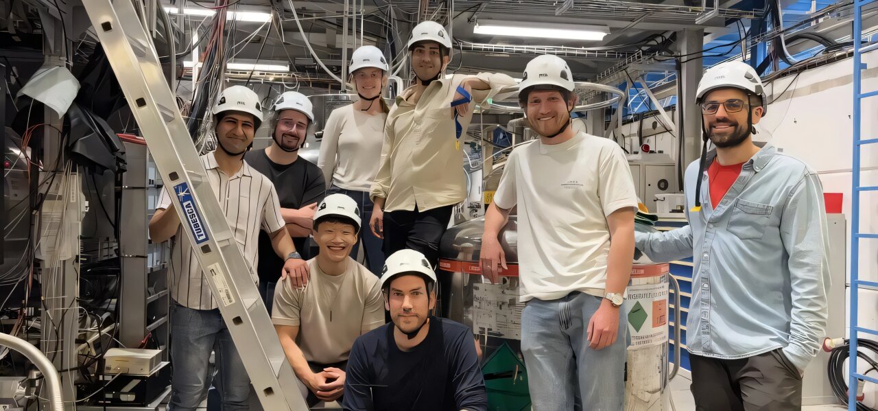 Antihydrogen mirrors hydrogen in upgraded spectrum test, narrowing ...