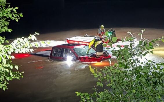 Pick-up truck found in the James River