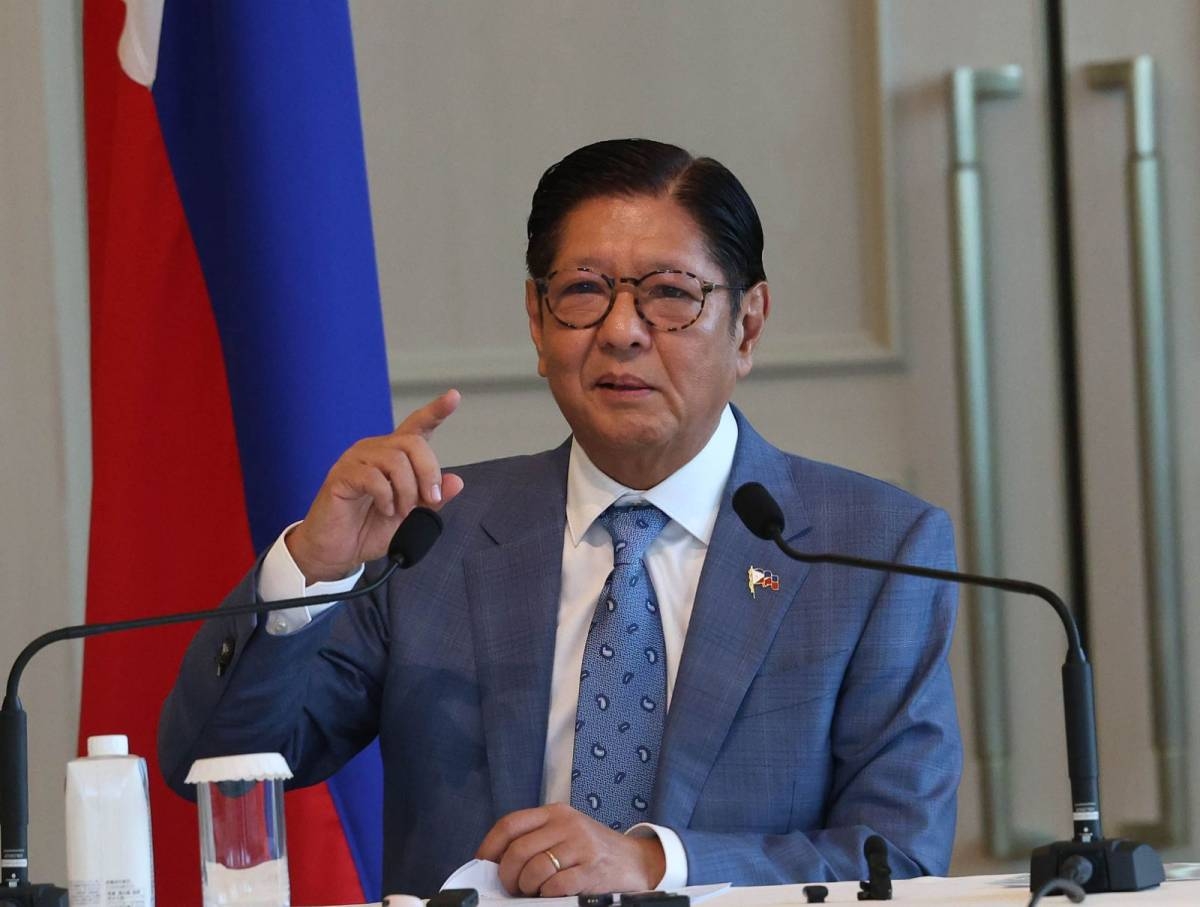 Marcos denies pushing for charter change to extend term