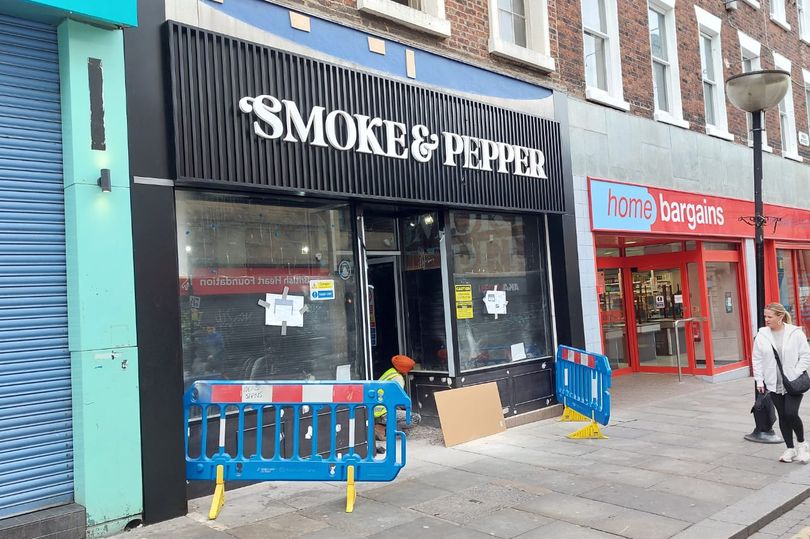 Signs spring up overnight on Bold Street unit empty for a year
