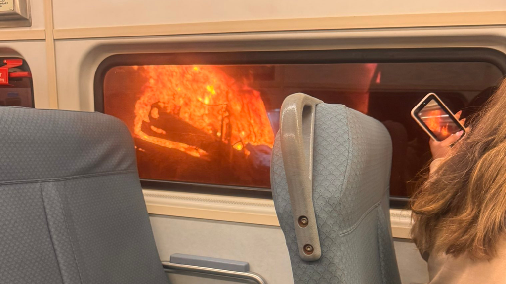 Amtrak, NJ Transit service resumes at Penn Station after train car fire
