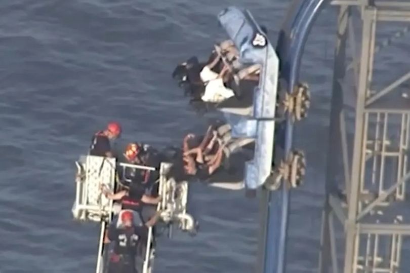 Horrific moment students left dangling vertically on rollercoaster at ...