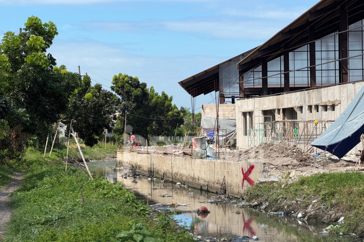 Proyek padel di Keputih diprotes petani tambak, pengembang buka suara ...