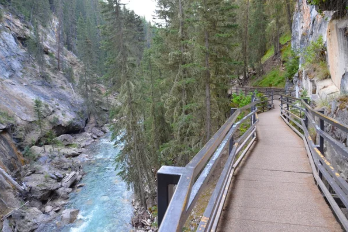 18 Canadian parks for nature lovers