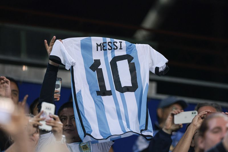 World Cup drives up sales of counterfeit jerseys in Argentina