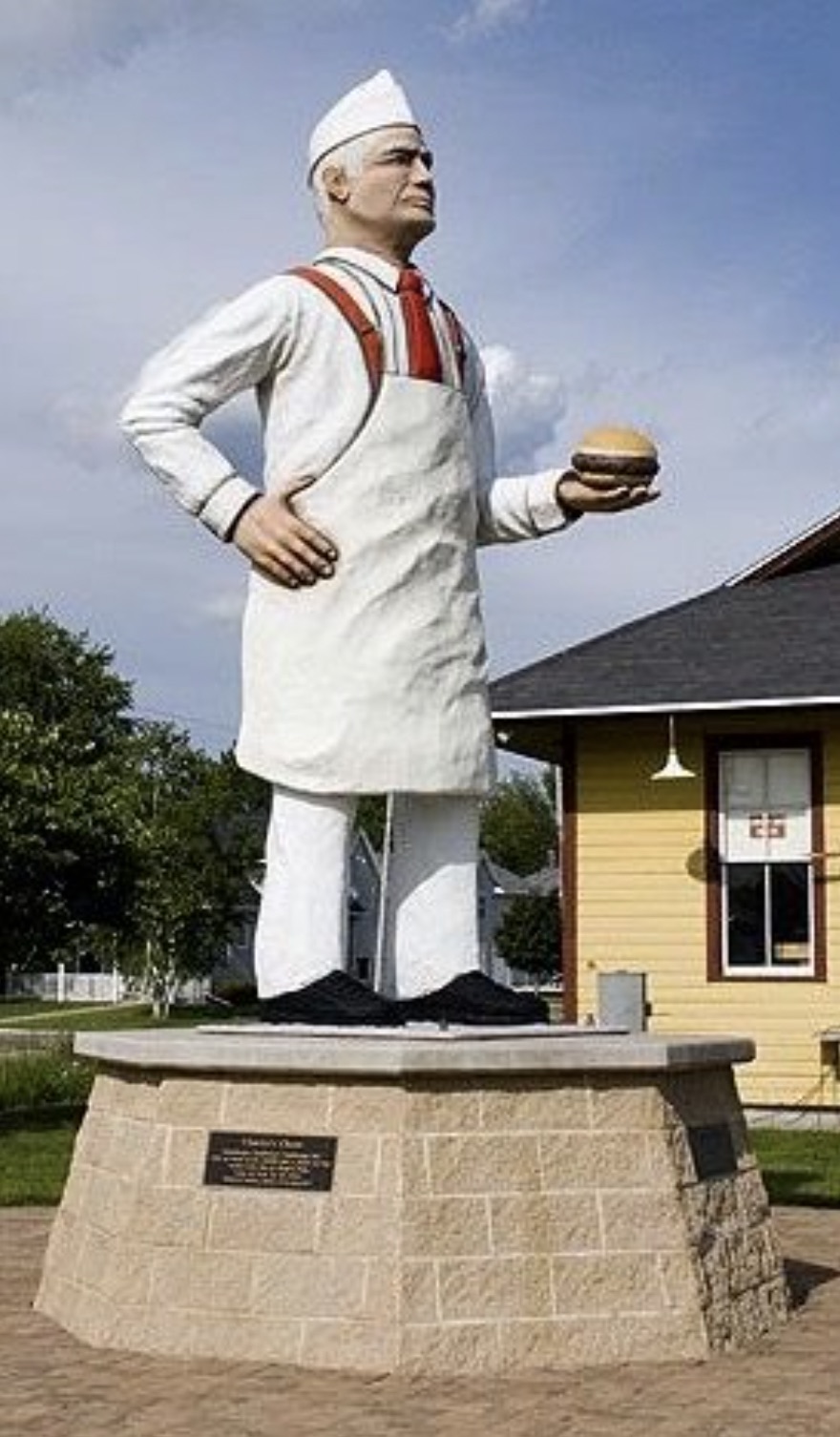 20 real oddities spotted along your hypothetical American road trip