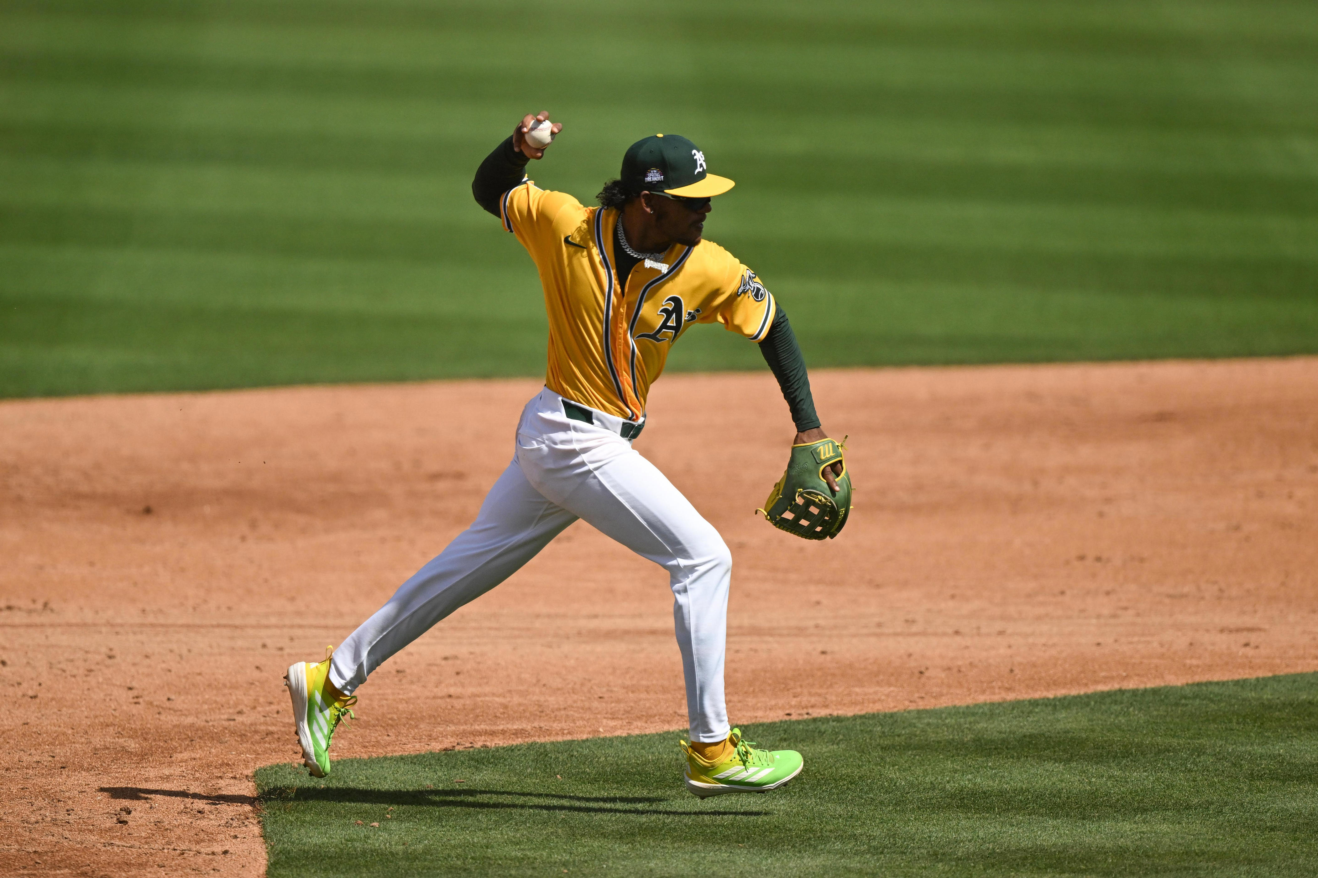 Elephant rumblings: Yankees arrive, De Vries injury, plus MLB salary cap?