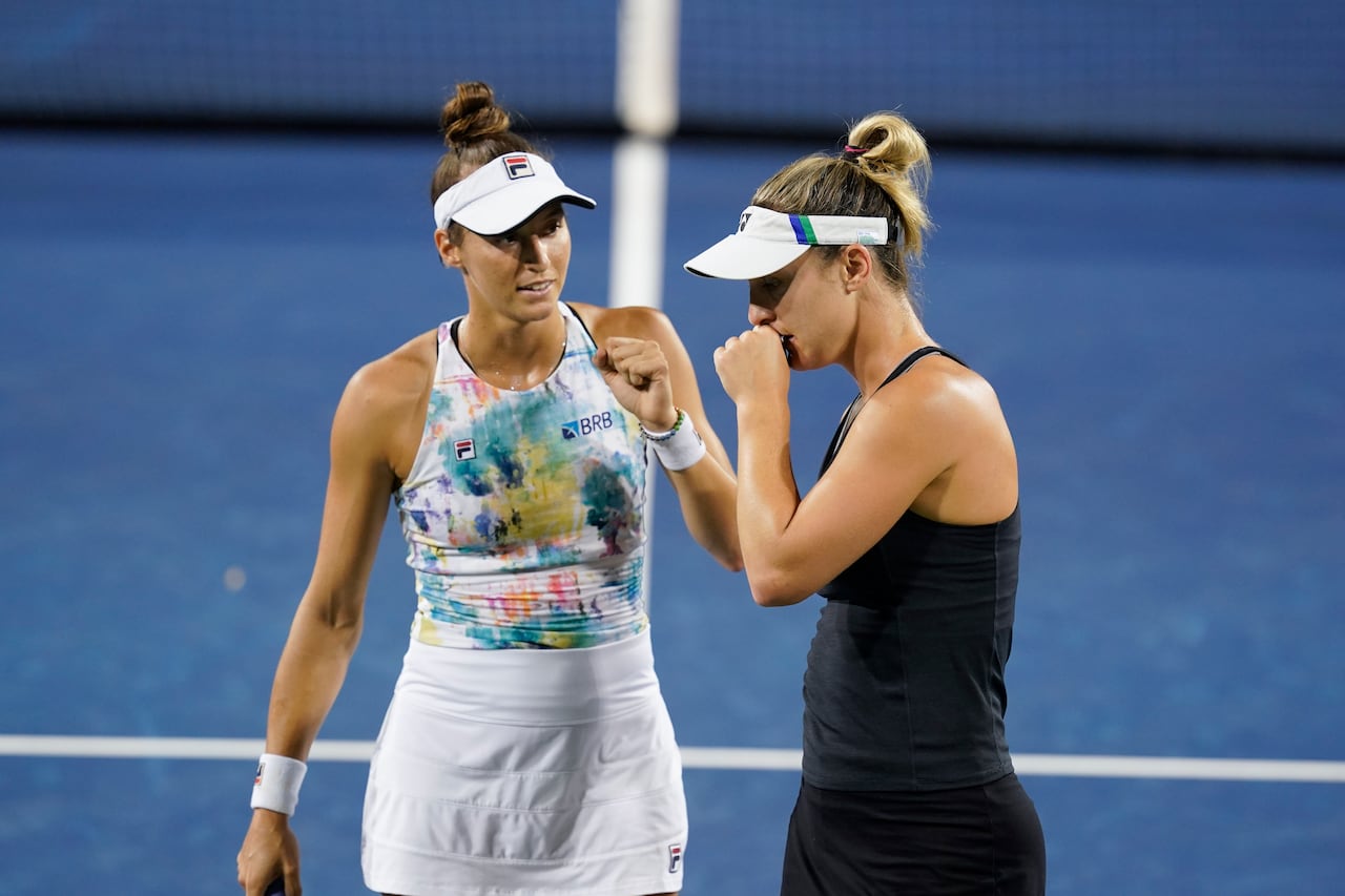 Canada's Dabrowski, partner Stefani advance to 3rd round of French Open