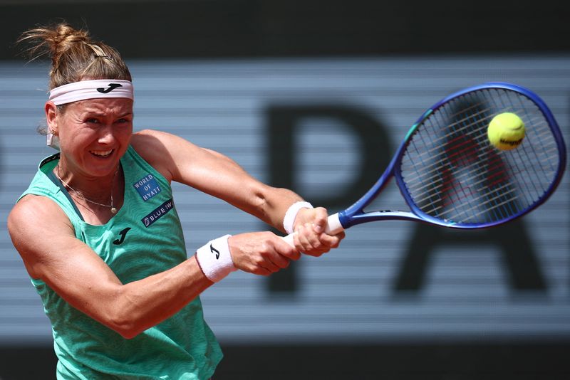 Tennis-teenager Andreeva downs Bouzkova for French Open fourth round spot