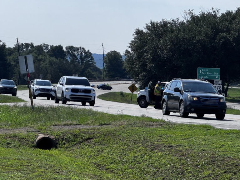 18 wheeler downs power lines in Aiken Co., 1 lane of Atomic Rd. closed