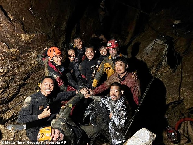 Astonishing moment specialist divers rescue first of seven men trapped ...