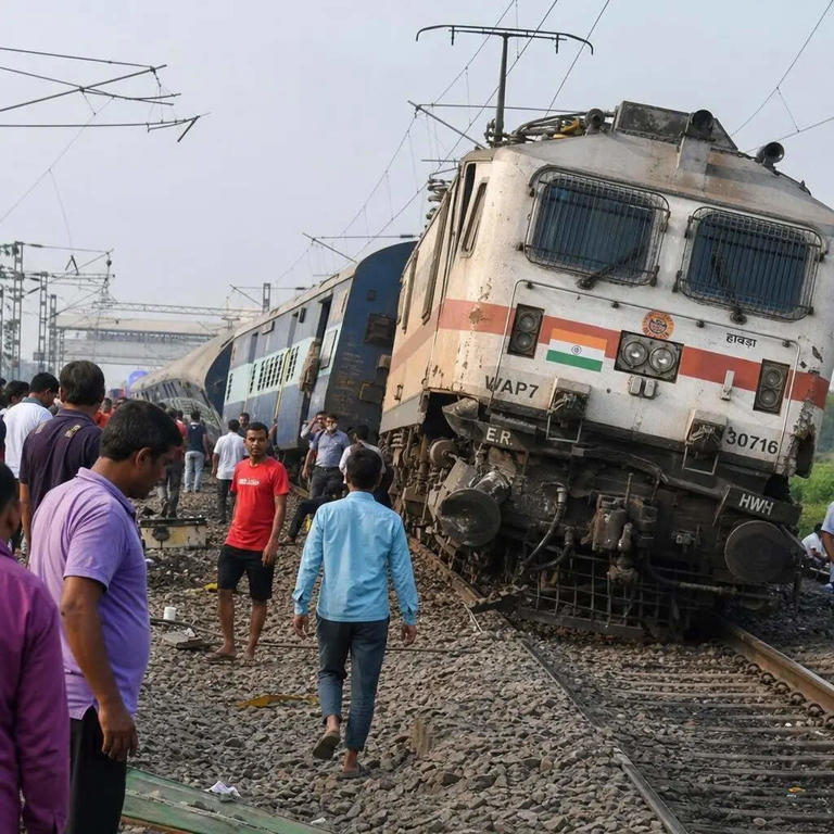 Mumbai-Pune Deccan Express engine failure delays long distance ...