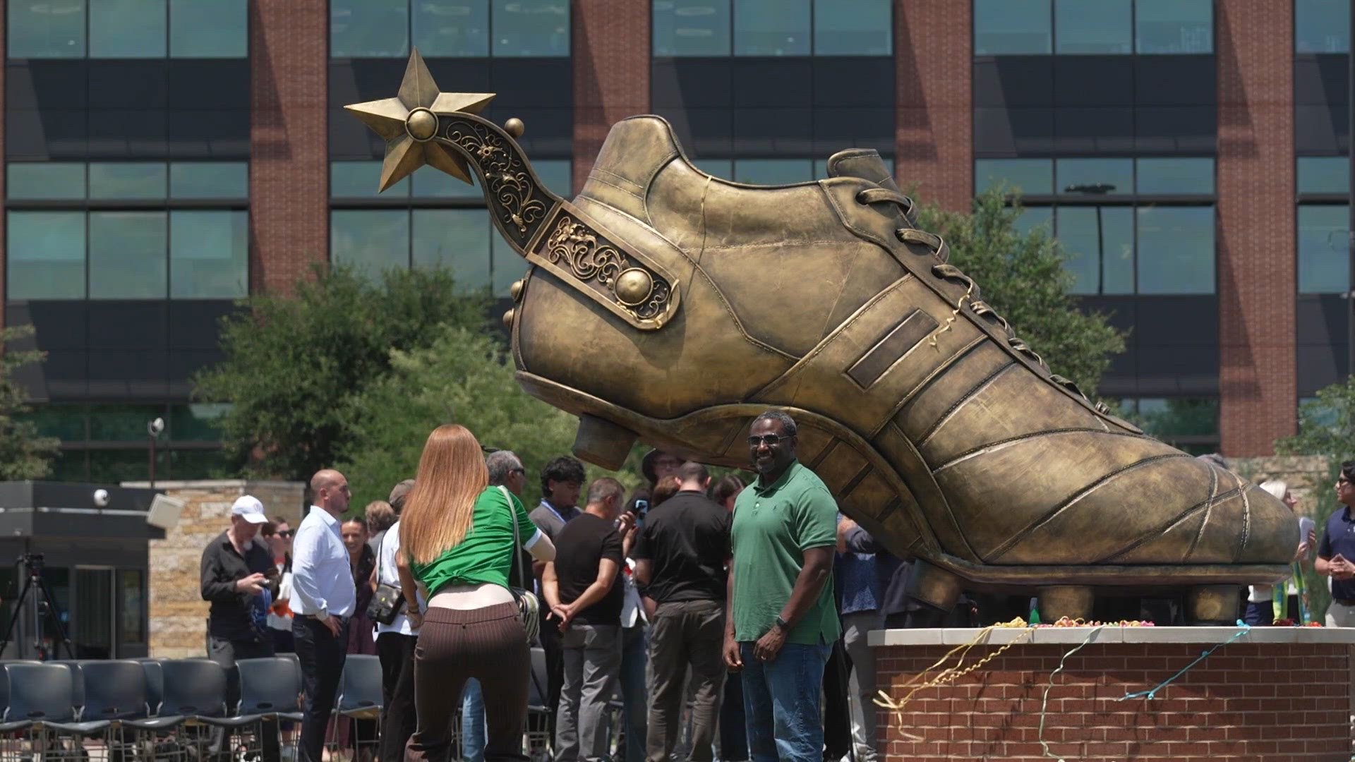 The Texan Golden Boot will welcome World Cup fans to Arlington