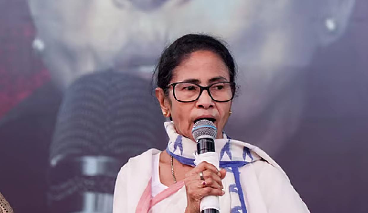 Mamata Banerjee attacks rebel leaders with 'Girgiti' poem after Bengal ...