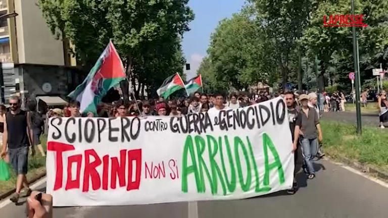 Torino, sciopero 'contro guerra e genocidio': i cori del corteo per ...