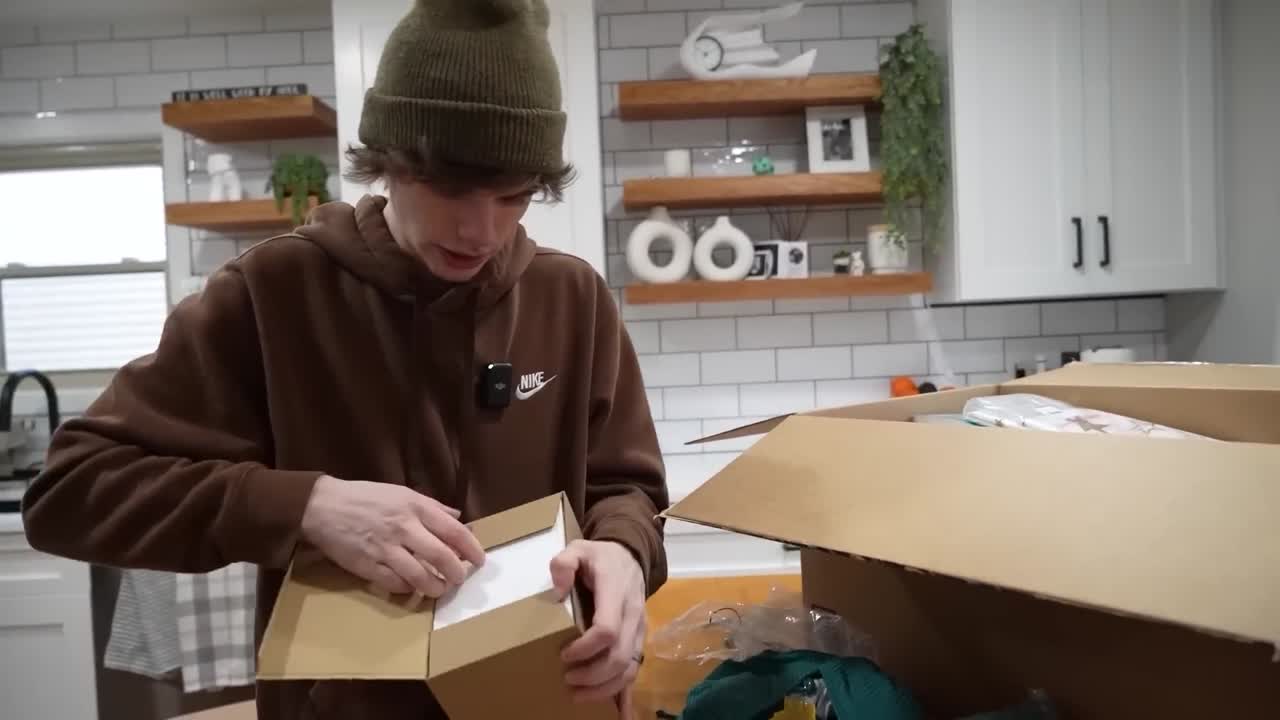 Unboxing a giant Amazon returns pallet - Worth it?