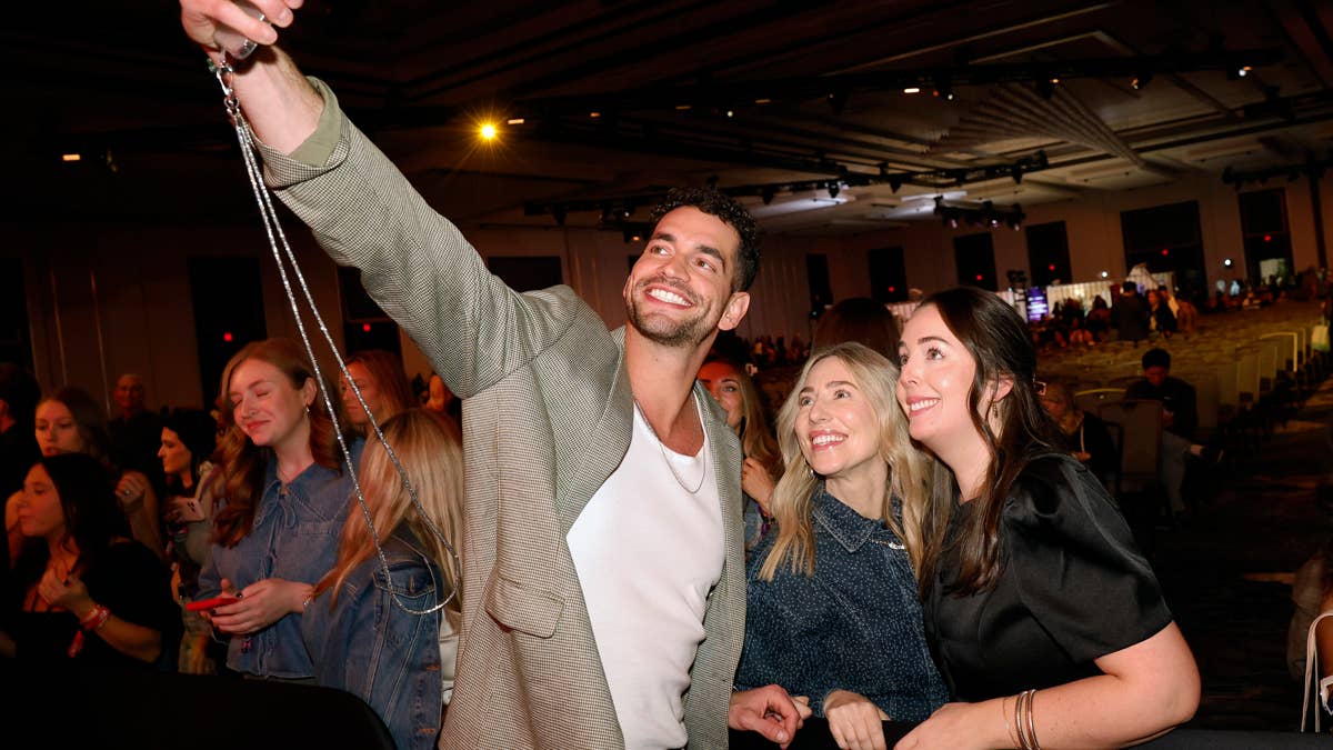 Jesse Solomon surprises Summer House fans at their door during tour in ...