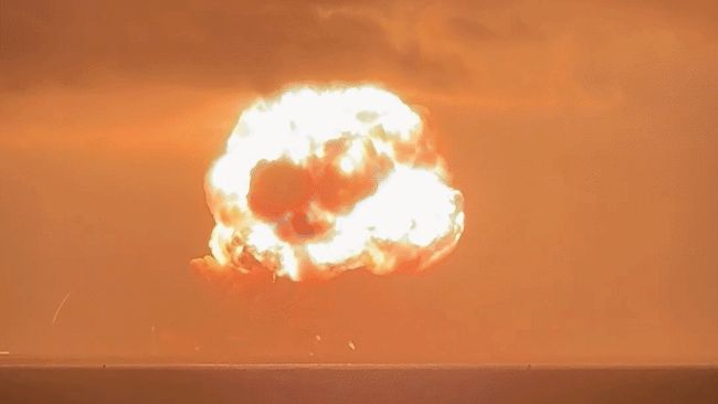 Dramatic footage shows Blue Origin explosion