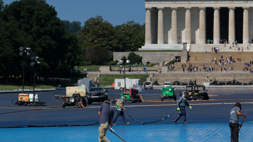 Trump approves $5M gold leafing of Lincoln Memorial statues