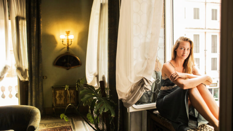 His wife is traveling alone to meet a male friend she made online and ...
