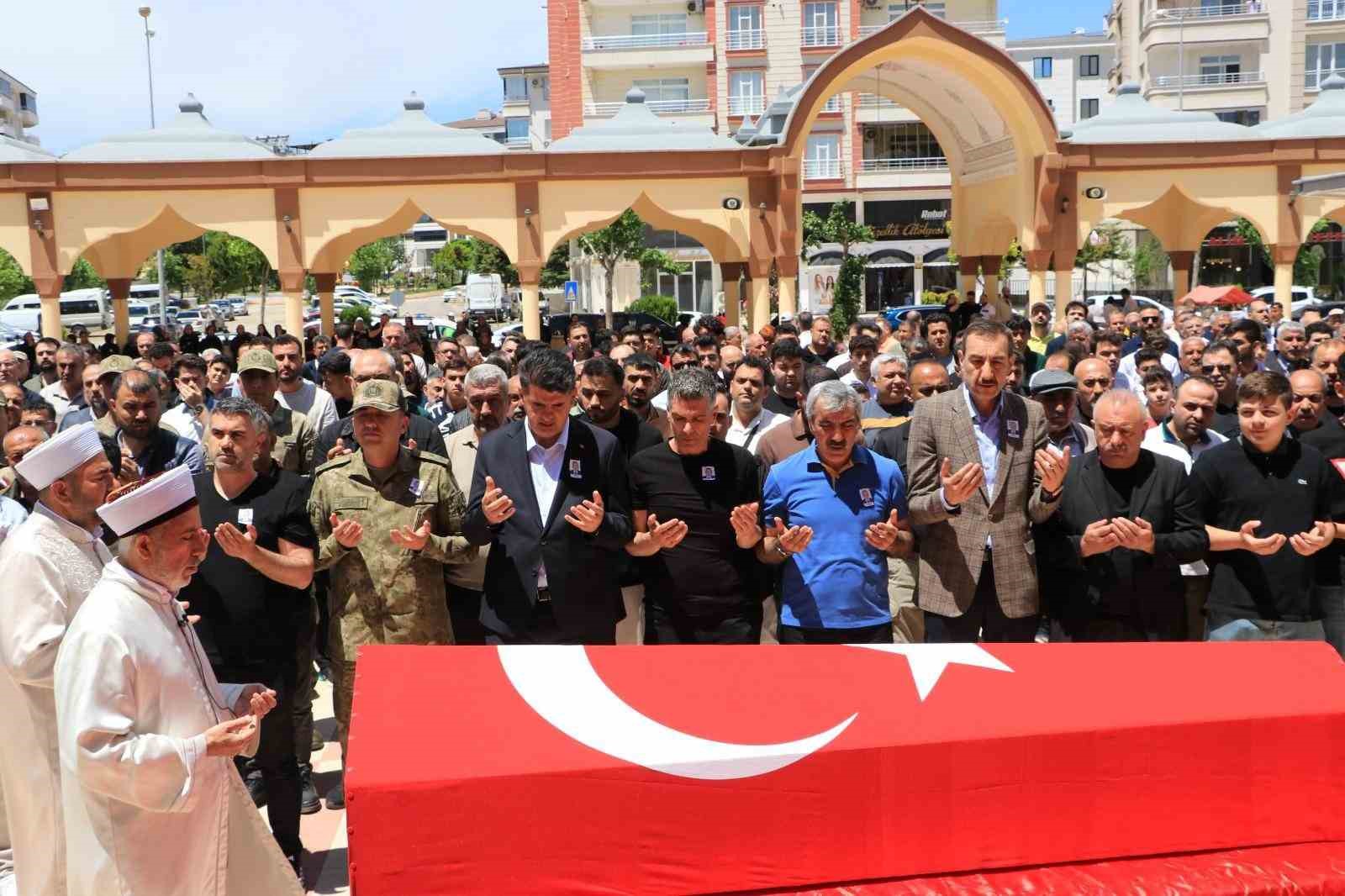 Kıbrıs gazisi İbrahim Halil Tüfekçiyaşar son yolculuğuna uğurlandı