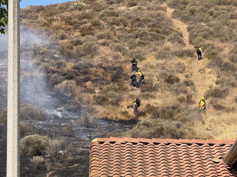 Lesser fire ignites near Newbury Park High School, progress stopped