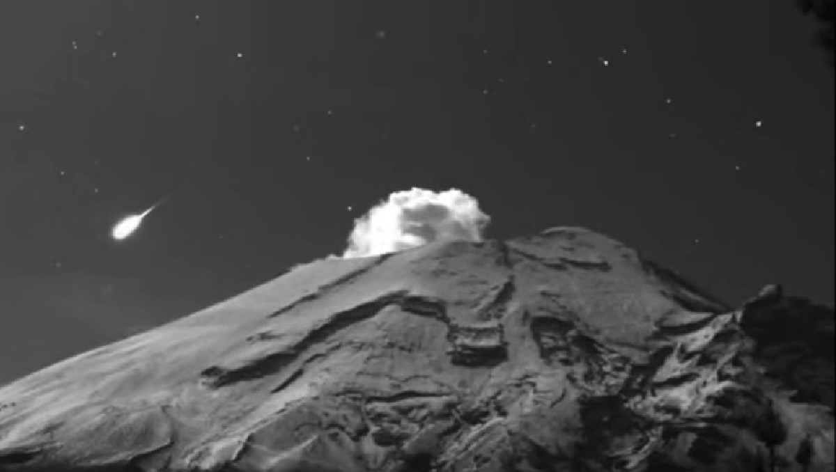 Volcán Popocatépetl: captan estrella fugaz cerca del cráter; video se ...