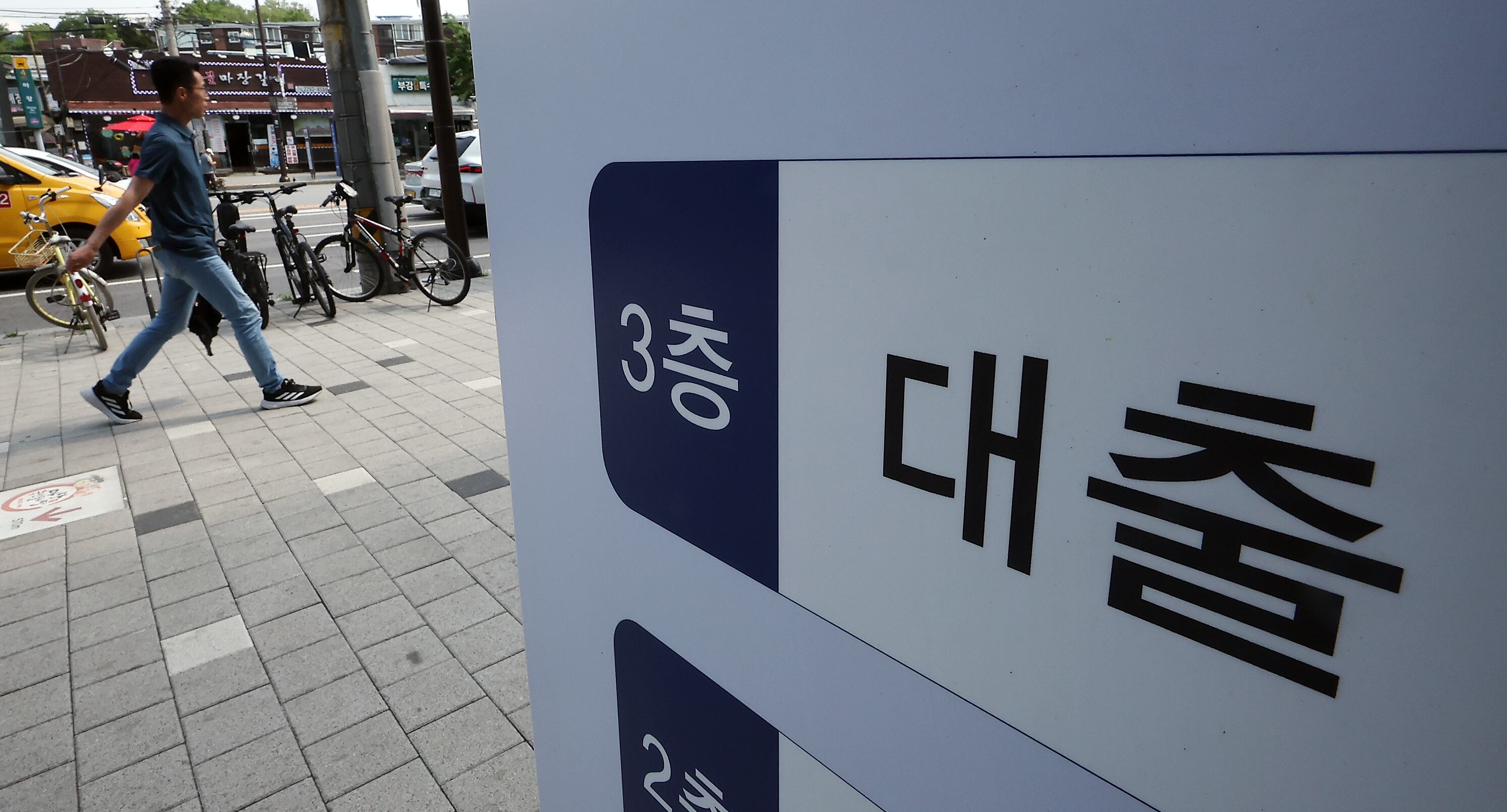 Bank of Korea signals rate hike, loan rates climb