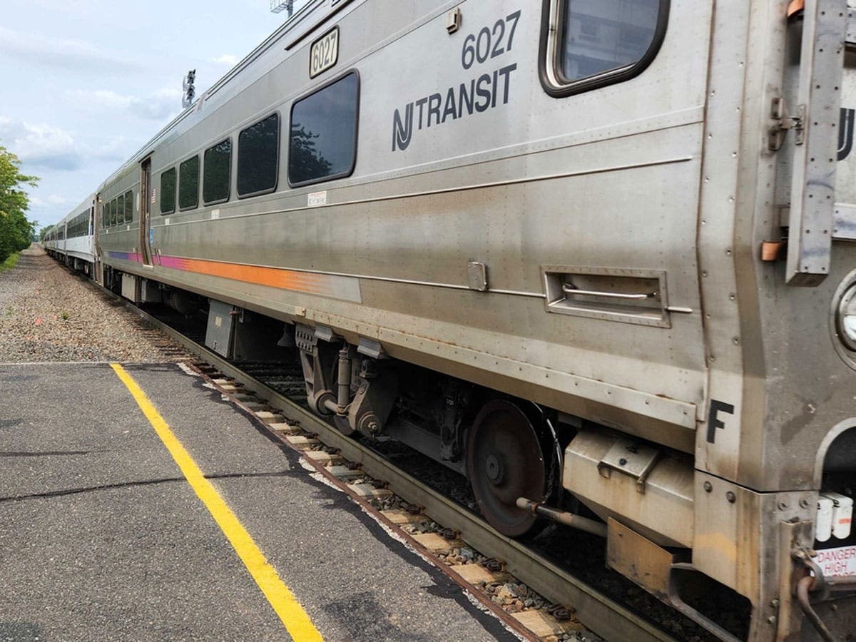 Some NJ Transit, Amtrak trains suspended due to Friday morning fire