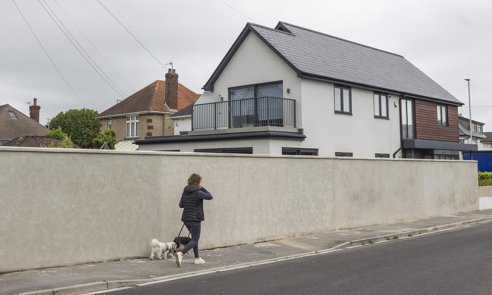 Homeowner wins planning fight with angry neighbours over 7ft concrete ...