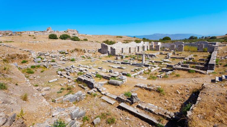 A 2,300-year-old necropolis just turned up in Vasto, Italy under the ...