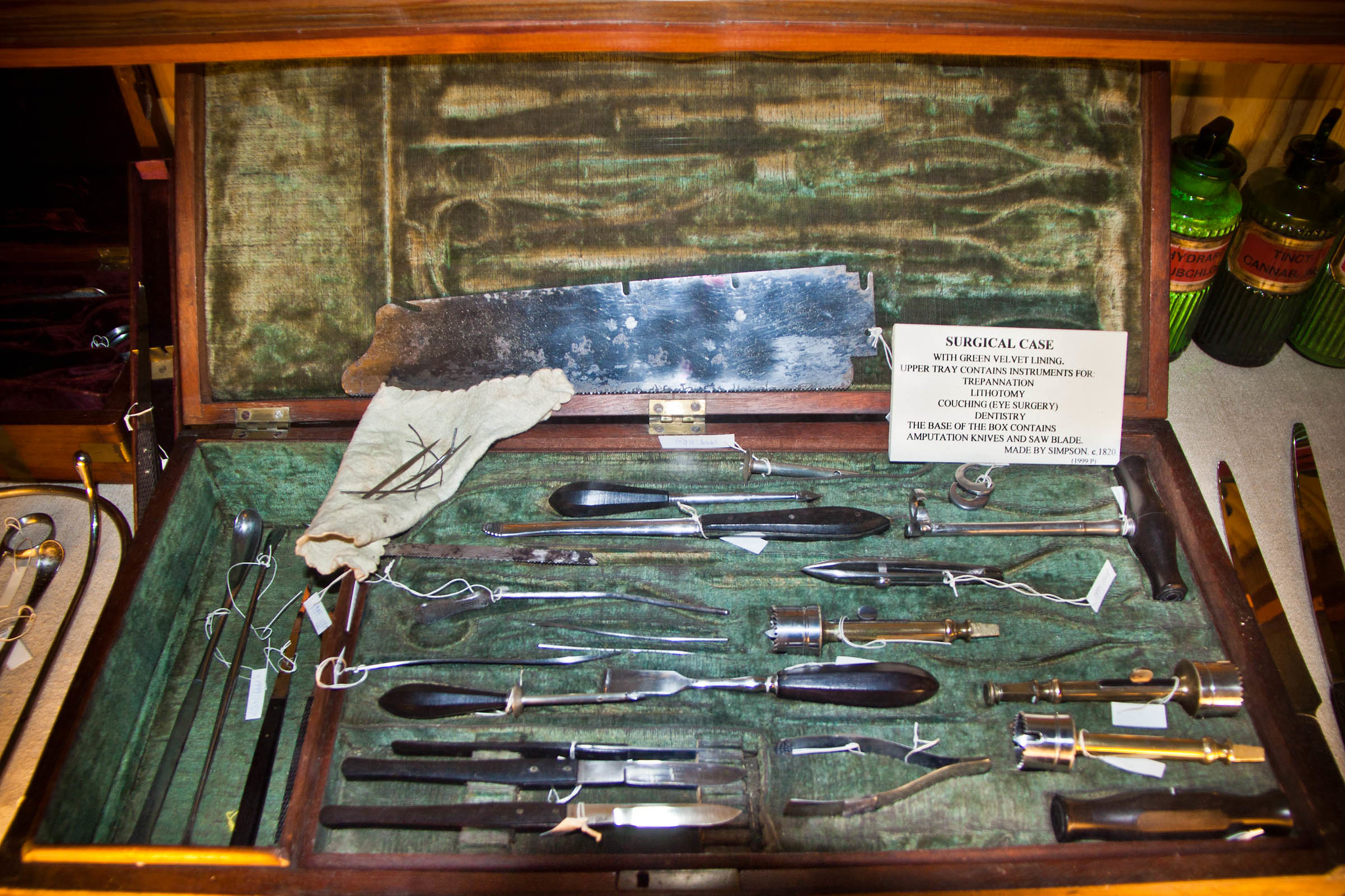 Photos of medical tools from the past that look scary