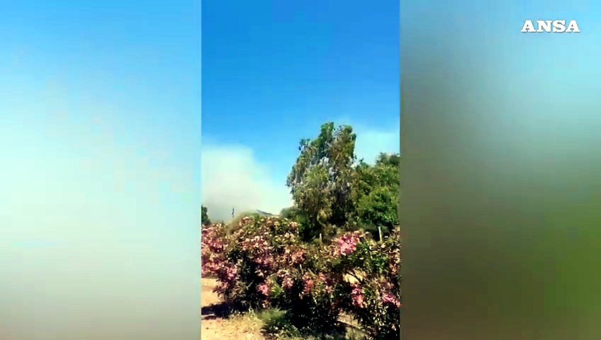 Vasto rogo nel Cagliaritano, due elicotteri in volo e case evacuate