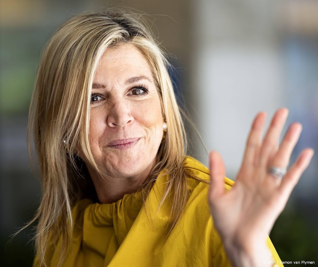 Máxima rondt eerste deel militaire opleiding af en ontvangt baret