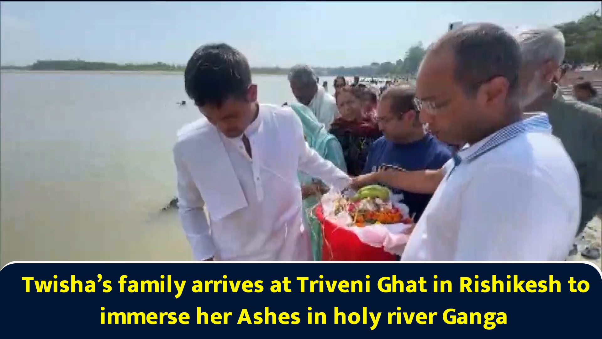 Twisha’s family arrives at Triveni Ghat in Rishikesh to immerse her ...