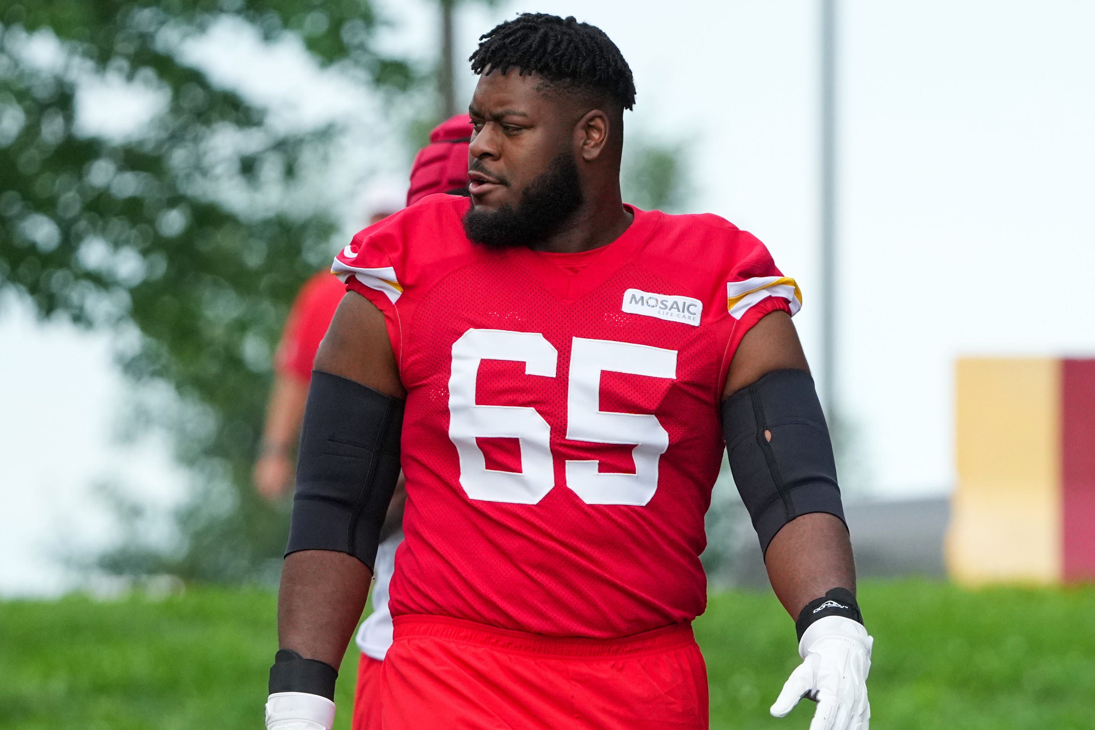 Chiefs OL Trey Smith shares eagerness to block for Kenneth Walker III
