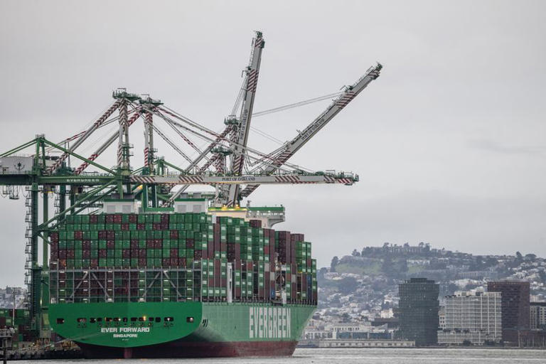 Rising exports lower US goods trade deficit in April