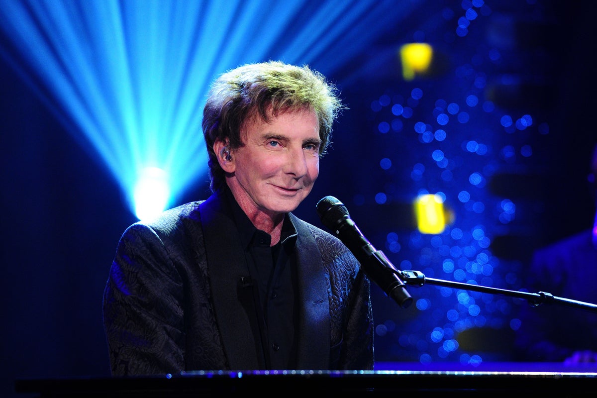 Barry Manilow reveals pneumonia battle after lung cancer surgery